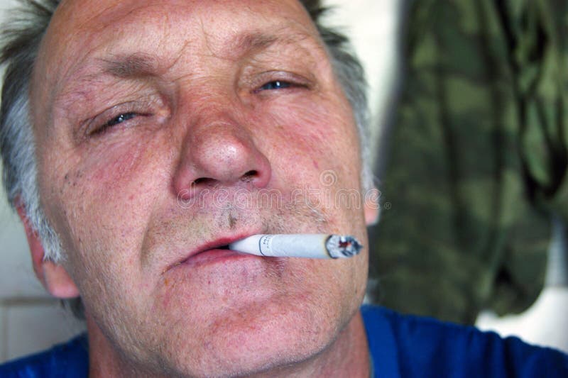 Persoonsmensen Die Sigaret Roken Stock Afbeelding - Image of mens ...