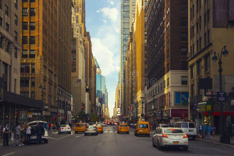 Vista De La Calle De Nueva York Con Edificios Históricos Modernos Y ...