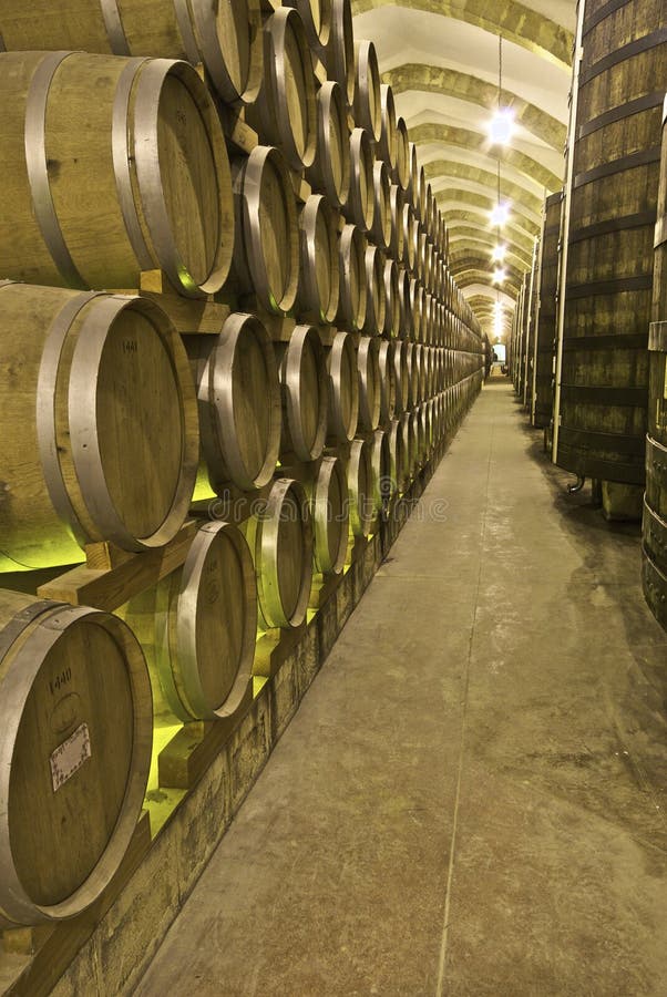 Perspectiva De Los Envases Del Vino Foto de archivo - Imagen de valioso ...