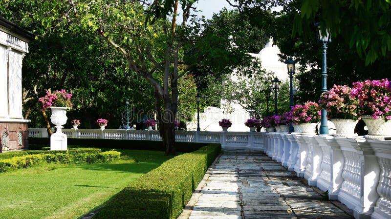 The Perspective View of the Walkway in the Park. Stock Photo - Image of ...