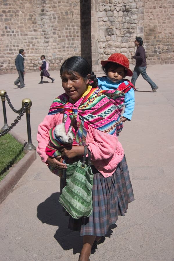 Peruansk kvinna redaktionell foto. Bild av kvinna, angus - 19024420