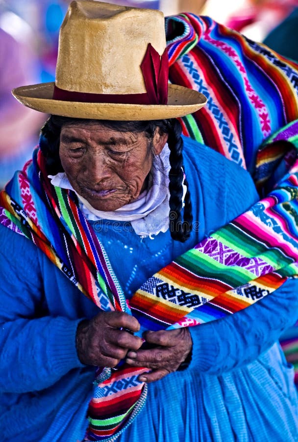 Peruansk kvinna redaktionell foto. Bild av peru, lopp - 20700285