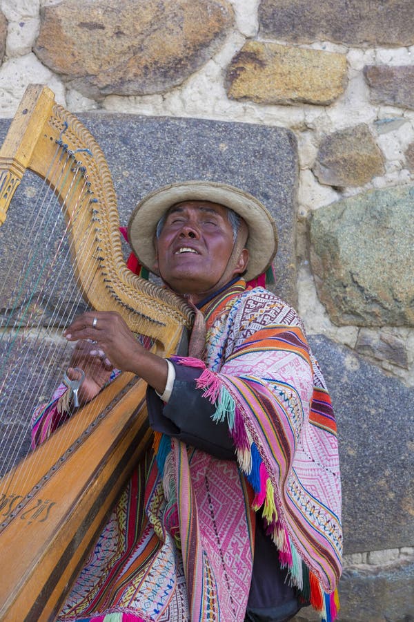 Peruviaanse Blinde Het Spelen Harp in Cusco, Peru Redactionele Foto ...