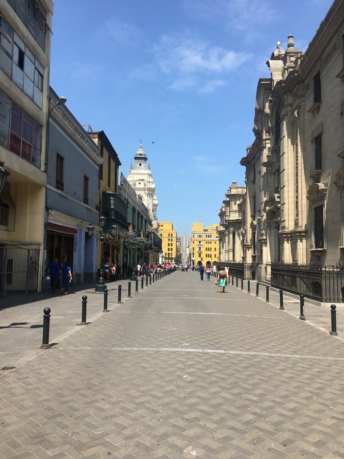 Peruvian Street editorial photo. Image of street, peruvian - 139699521
