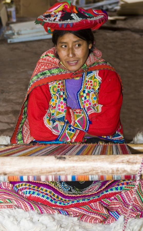 Peruvian woman weaving editorial photography. Image of loom - 21107987