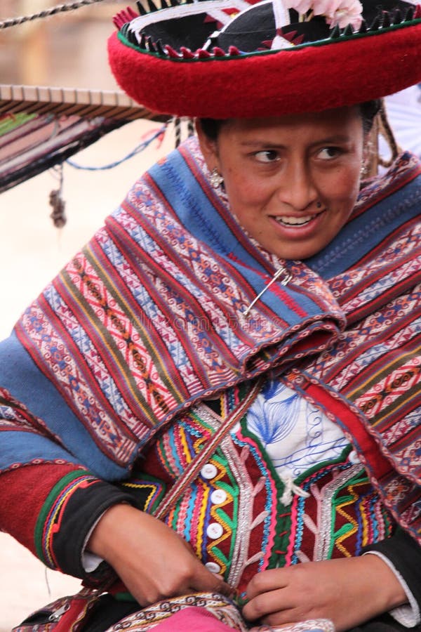 Peruvian woman weaving editorial photography. Image of loom - 21107987