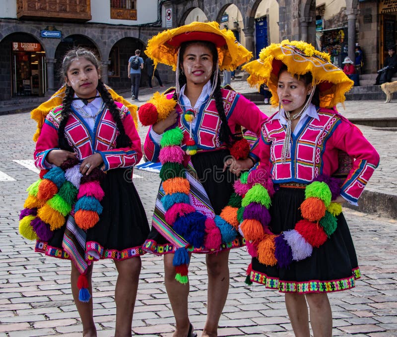 Peruvian Women In Traditional Dresses Editorial Stock Image - Image of ...