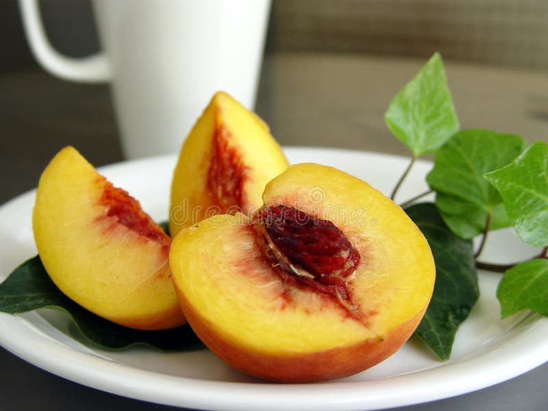 Perzik stock foto. Image of vers, lunch, perziken, nagerecht - 1499946