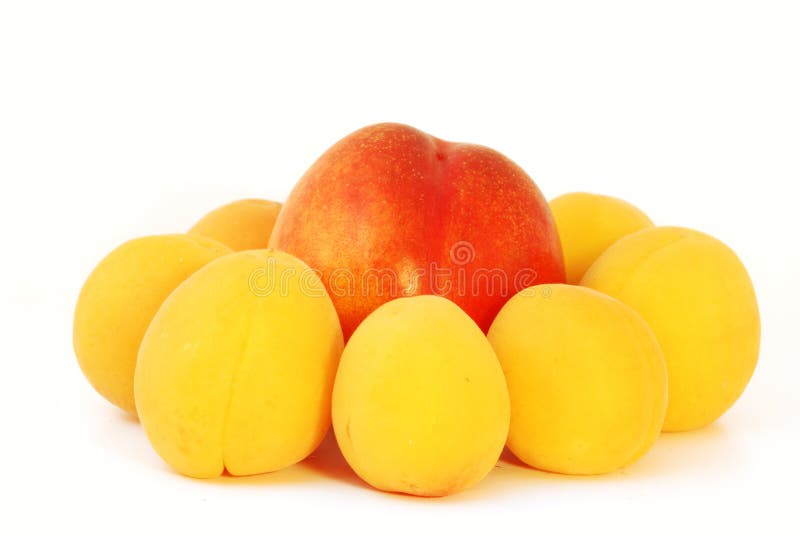 Perzik met abrikoos stock afbeelding. Image of groen - 12810041