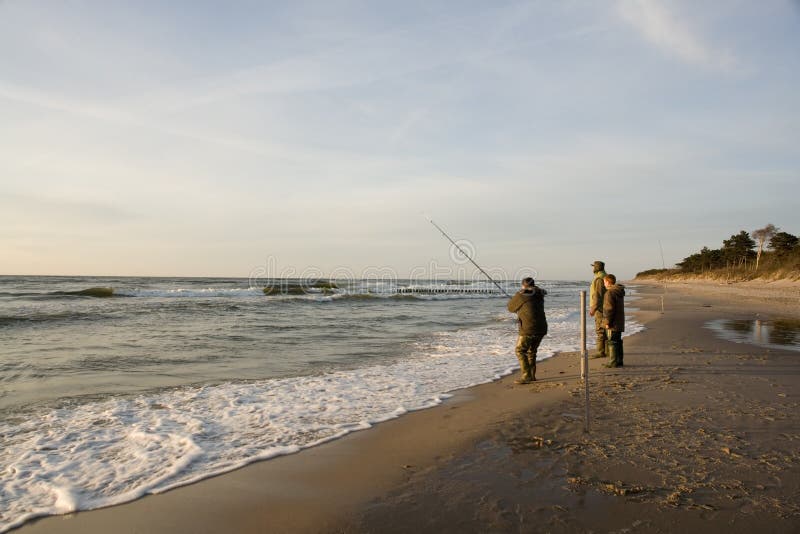 Pesca na praia foto de stock. Imagem de carretel, peixes - 2342062