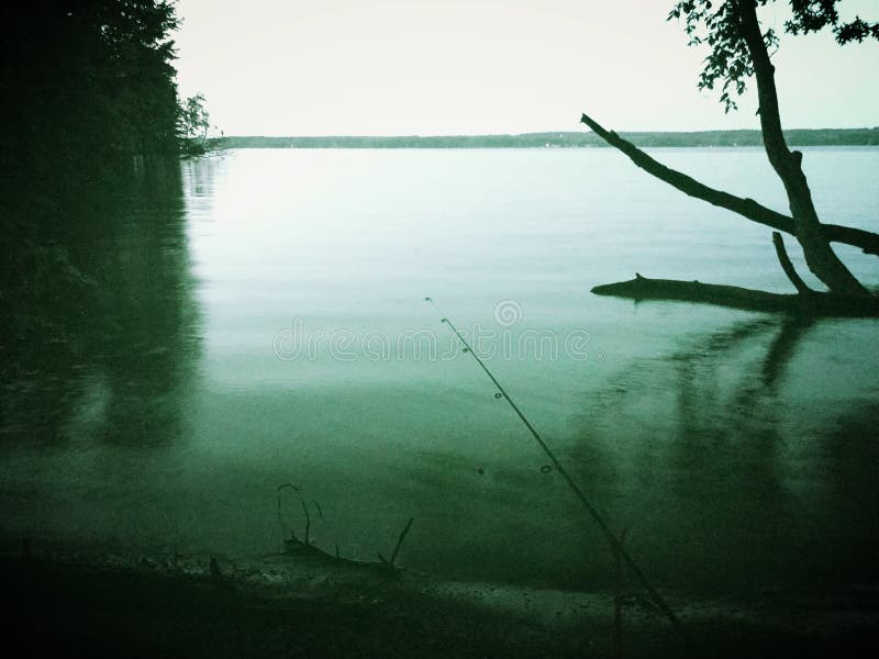Pesca rebosante foto de archivo. Imagen de cielo, pesca - 164473418