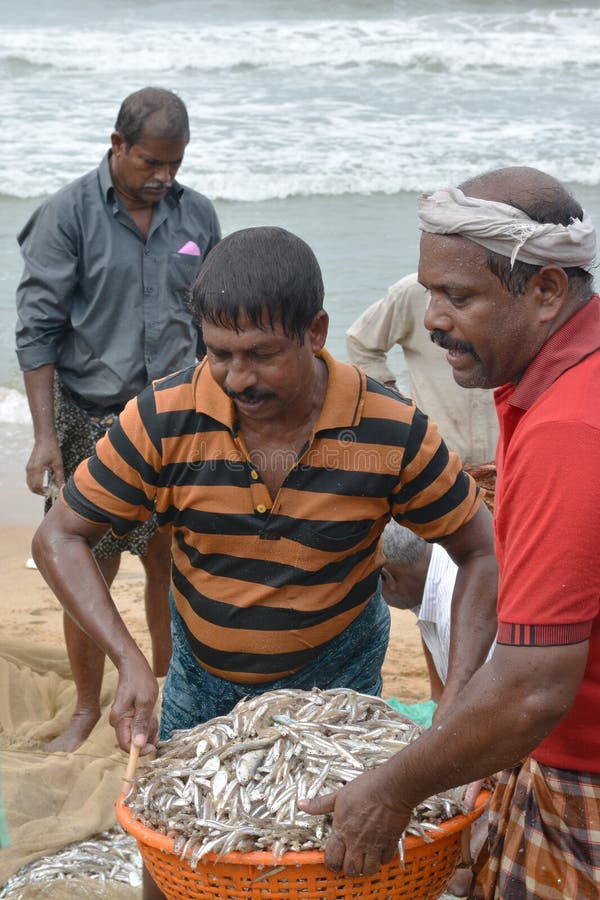 Pesca tradicional imagen de archivo editorial. Imagen de azul - 63699339