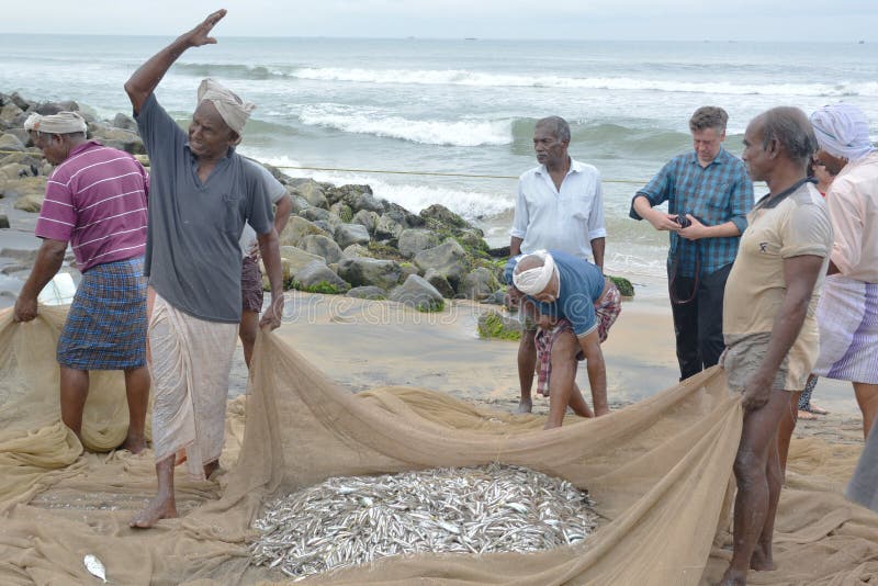 Pesca tradicional fotografia editorial. Imagem de pescadores - 67810132