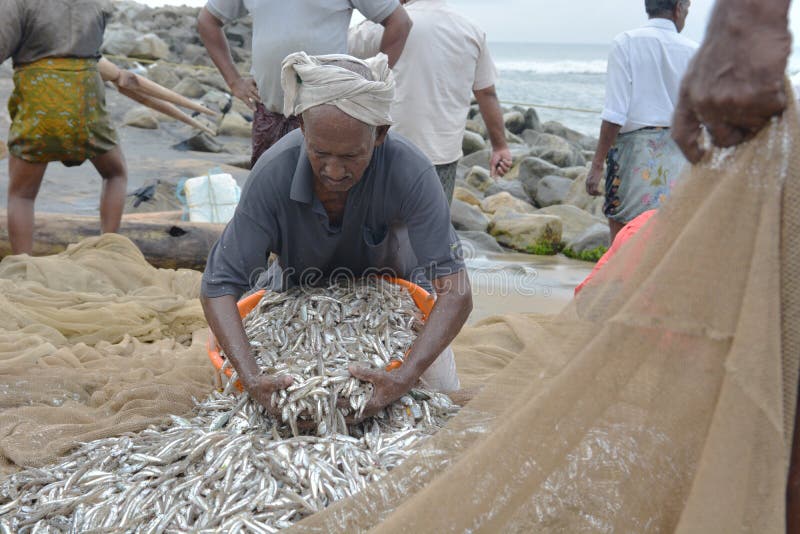 Pesca tradicional foto editorial. Imagen de freshwater - 63699401