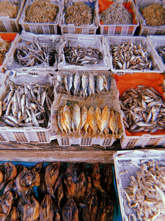 Pescado Seco En El Mercado Tradicional Foto de archivo - Imagen de ...
