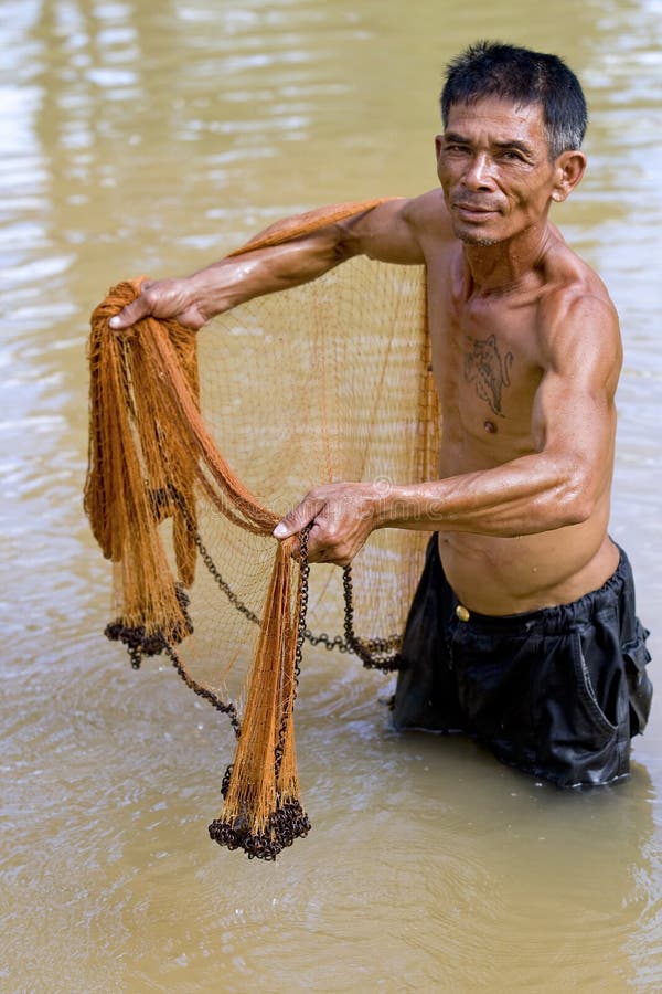 Pescador De Tailândia Com Rede Do Throw Imagem de Stock - Imagem de ...