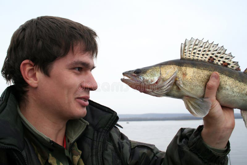 Pescados y pescador imagen de archivo. Imagen de diente - 1854113