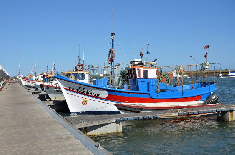 Pescherecci in fiume Tejo fotografia editoriale. Immagine di paesaggio ...