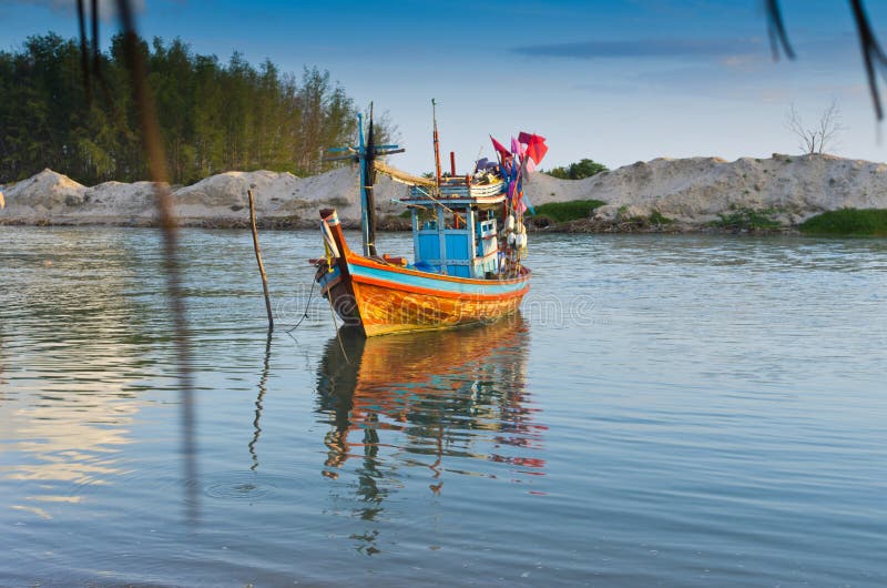 Peschereccio fotografia stock. Immagine di arrugginito - 26165242