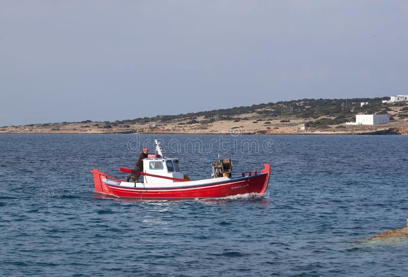 Peschereccio rosso immagine stock editoriale. Immagine di piccolo ...