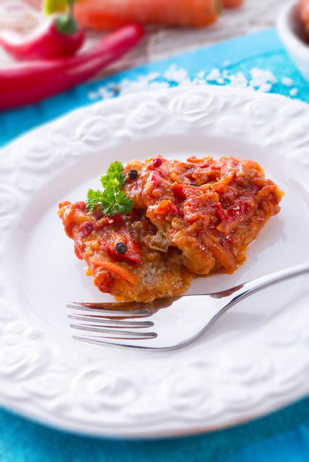 Peschi Nel Genere Greco Con Le Verdure E La Salsa Al Pomodoro ...