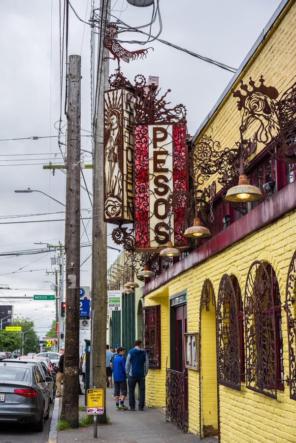 Pesos cocina y salón foto de archivo editorial. Imagen de decorativo ...