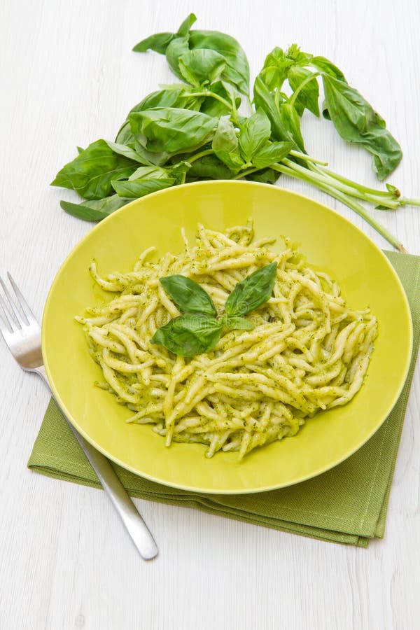 Pesto Trofie Typisches Genua Stockbild - Bild von mittagessen, essen ...
