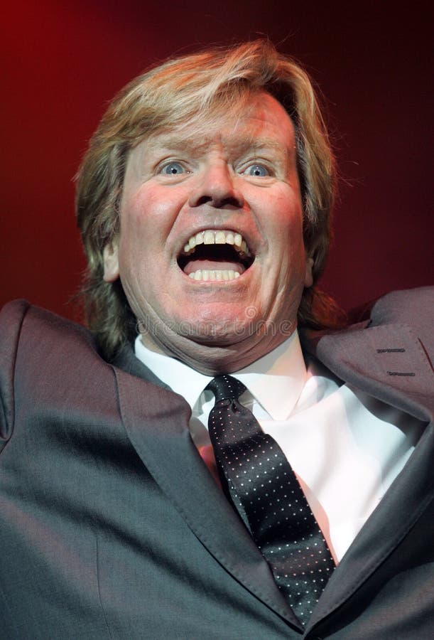 Peter Noone Performs I Konsert Redaktionell Arkivfoto - Bild av knacka ...
