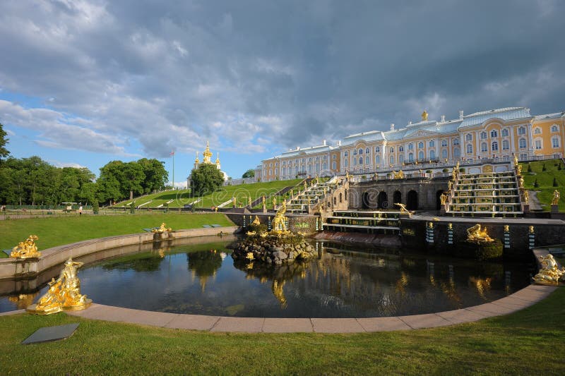 Petergof palace stock image. Image of park, monument - 28047655