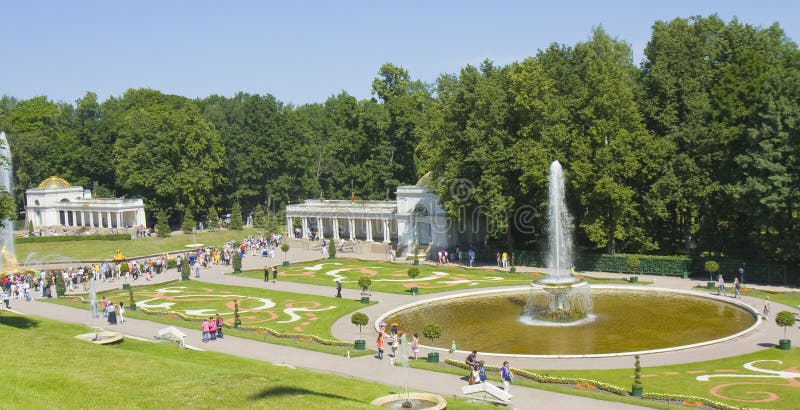 Peterhof, Russia editorial photography. Image of fountain - 27753512