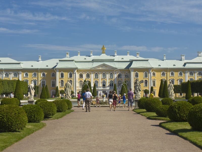 Peterhof, Russia editorial image. Image of palace, surroundings - 27995380