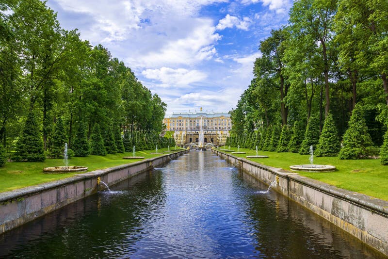 Peterhof, Russia (UNESCO World Heritage) Stock Photo - Image of golden ...