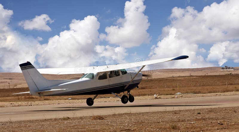 Petit avion photo stock. Image du atterrissage, vacances - 16954156