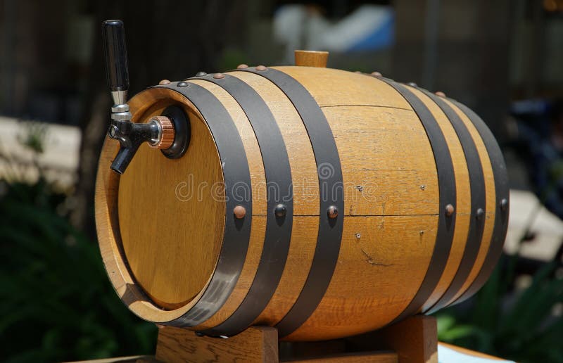 Petit baril photo stock. Image du décoration, spectacle - 102537014