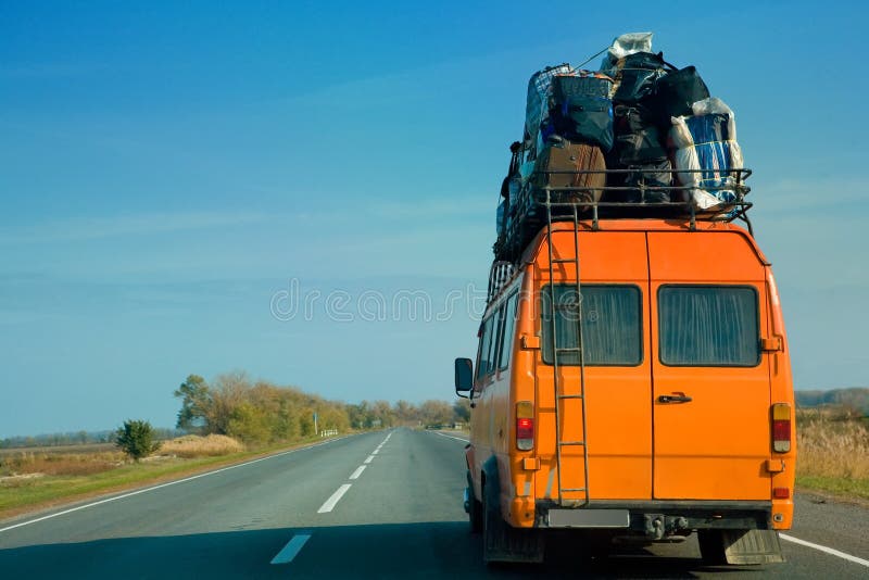 Petit bus image stock. Image du distance, course, ouvert - 11767643