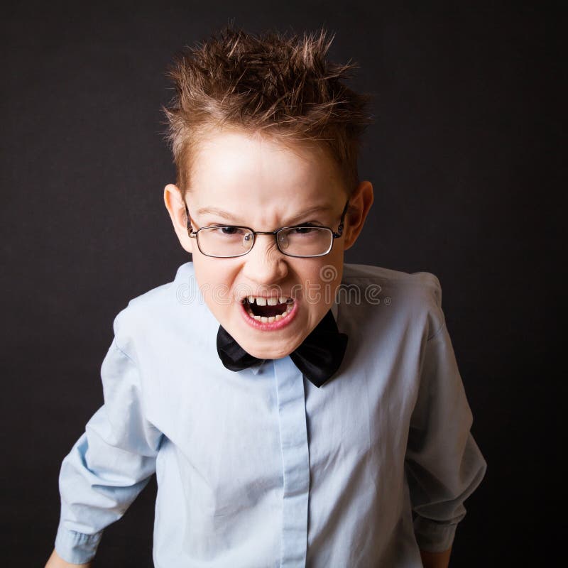 Homme Effectuant Un Visage Fâché Photo stock - Image du fureur, type ...