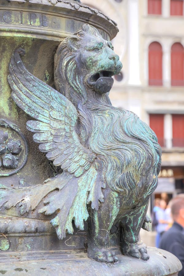 Petit monstre trapu image stock. Image du vieux, fabuleux - 65184881