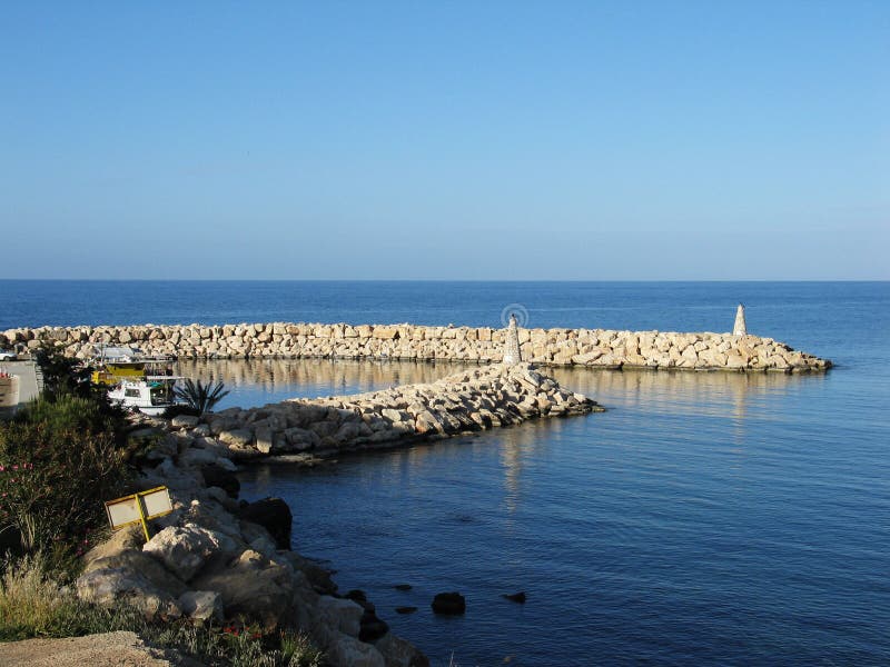 Petit Port, Mer Interminable Image stock - Image du réflexions, maisons ...