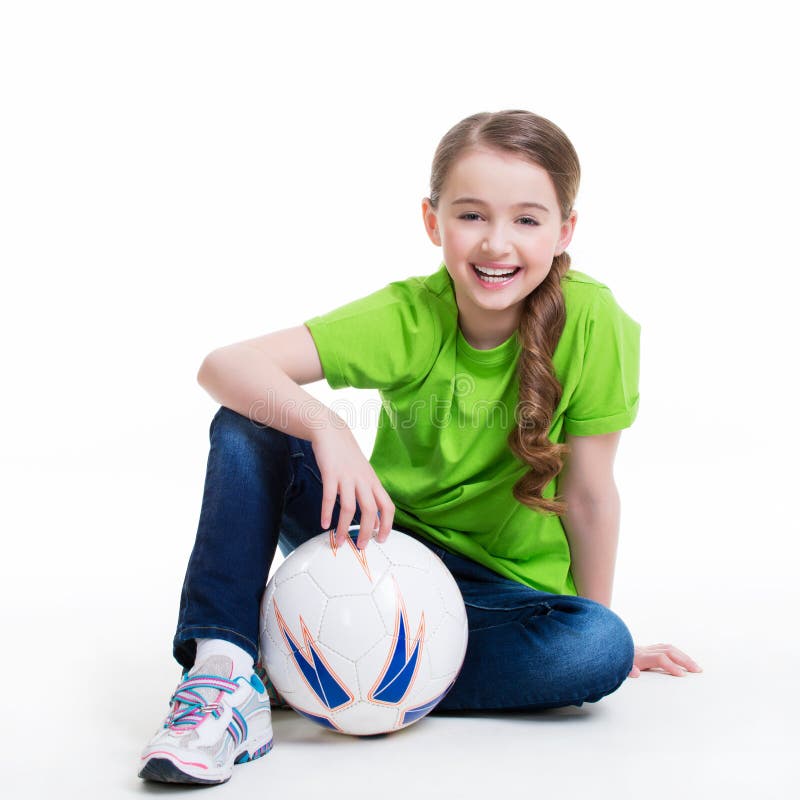 Petite Fille De Sourire S'asseyant Avec La Boule. Image stock - Image ... Petite Fille De Sourire S'asseyant Avec La Boule. Image stock - Image ...