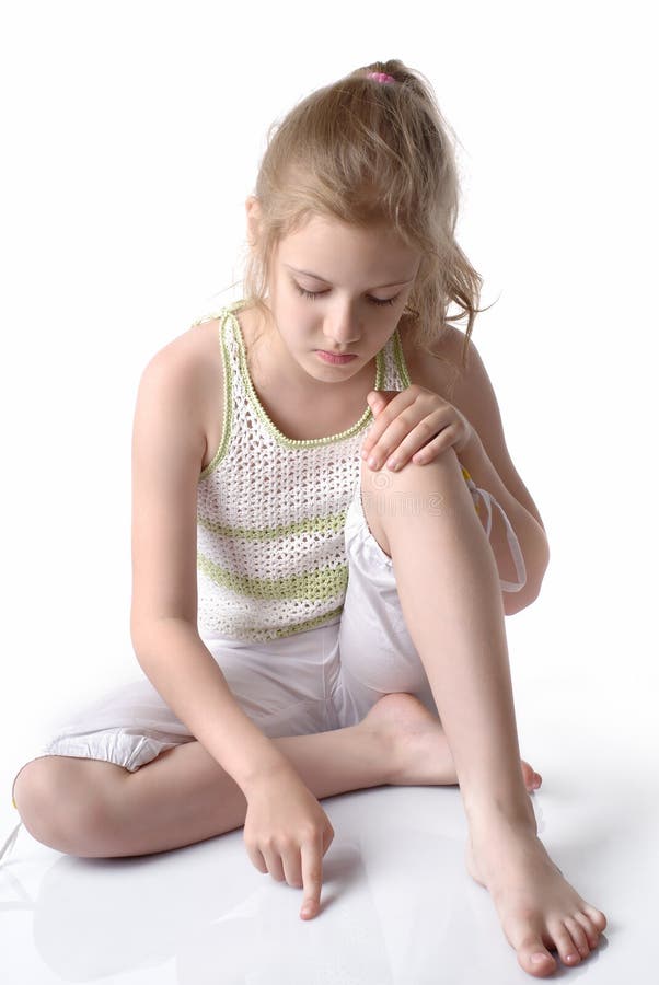 Petite fille triste image stock. Image of dépression, filles - 5520639