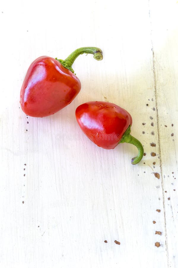Petits poivrons rouges image stock. Image du marché, épicerie - 34121663