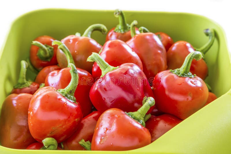 Petits poivrons rouges image stock. Image du marché, épicerie - 34121663