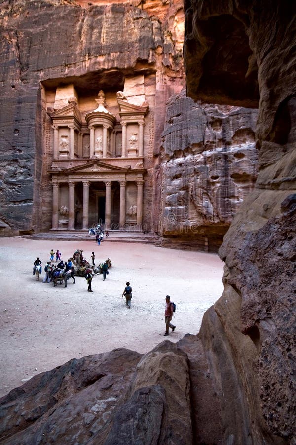 Petra editorial photography. Image of temple, plaza, discovery - 7752622