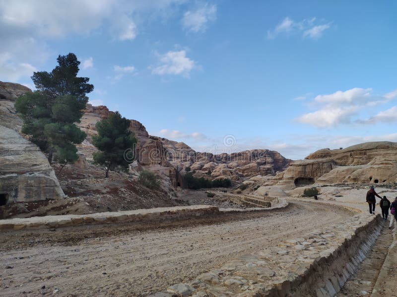 Petra - Scorcio Della Tomba Dell`Obelisco Dal Sentiero Di Accesso Del ... Petra - Scorcio Della Tomba Dell`Obelisco Dal Sentiero Di Accesso Del ...