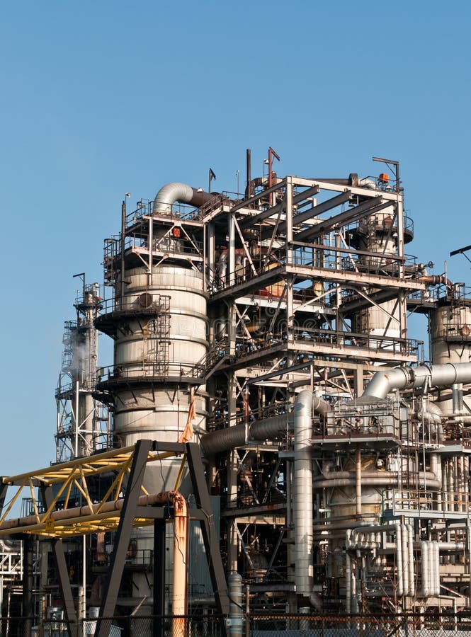 Petrochemical Refinery Plant Stock Image - Image of chemical, refinery ...