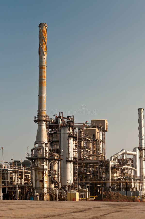 Petrochemical Refinery Plant Picture. Image: 19222662