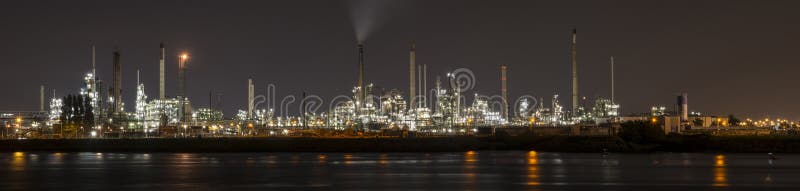 Chemische Installatie Op Het Botlek-gebied in De Haven Van Rotterdam Ne ...