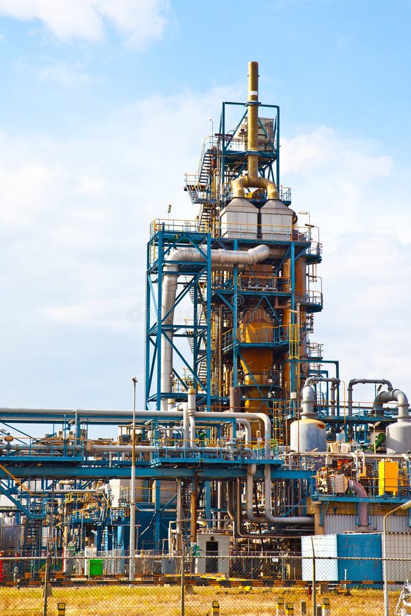 Petroleum refinery stock photo. Image of generator, tower - 33511668