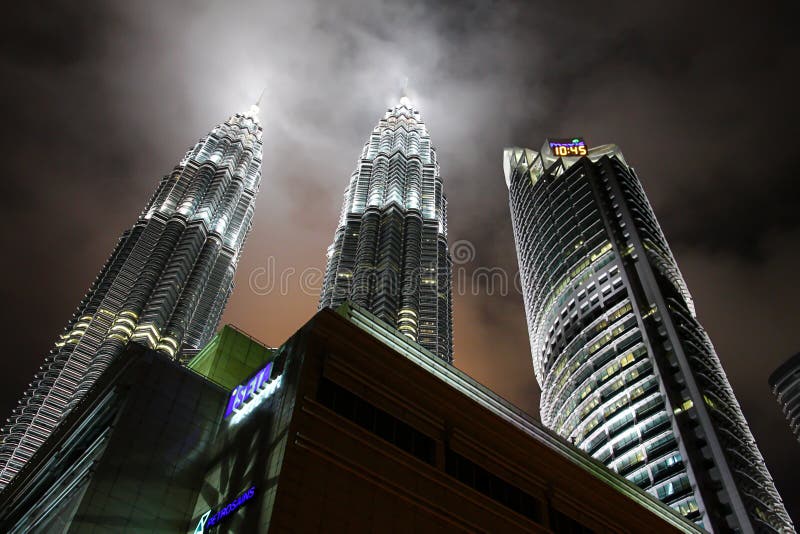 Petronas Towers - Modern Business Architecture Editorial Image - Image ...