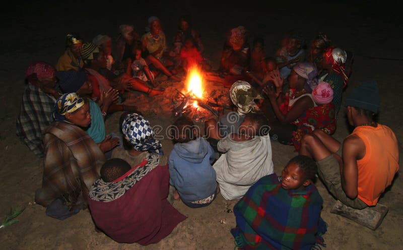 Peuple de l'Afrique photographie éditorial. Image du désert - 5547407